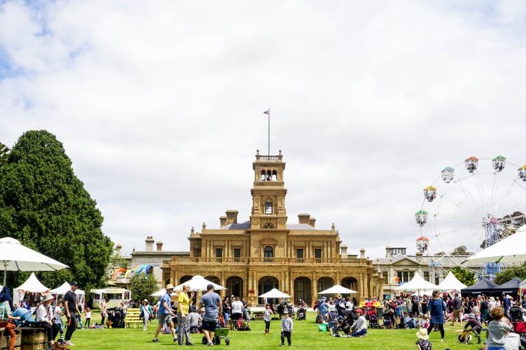 The Best Parks in Melbourne for a Relaxing Stroll • TOT: HOT OR NOT